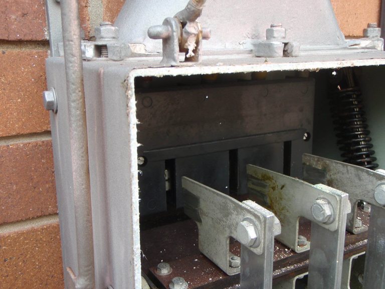 Woven asbestos seals in fuse switch boxes - Asbestos Product Guide