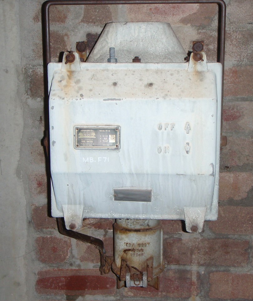 Woven asbestos seals in fuse switch boxes - Asbestos Product Guide