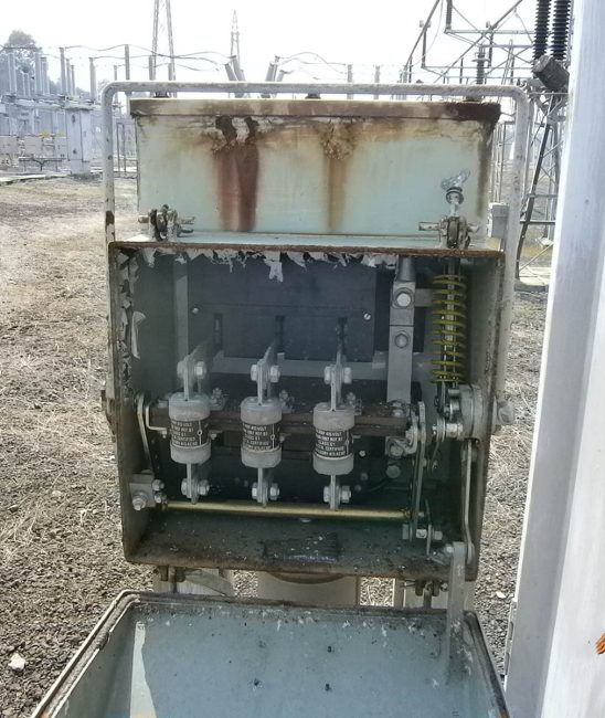 Woven asbestos seals in fuse switch boxes - Asbestos Product Guide